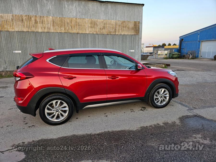 Red Hyundai Tucson 2018 in Tartu, with an engine capacity of 2.00 L and mileage of 193 thousand km for 17700 €, photo 6 on AUTOMOTO.COM.LV
