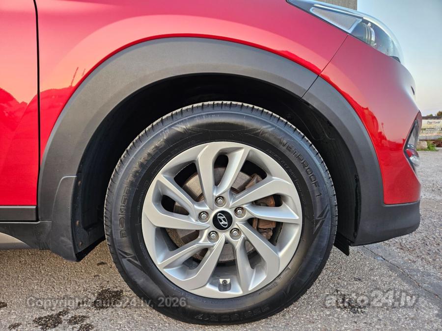 Red Hyundai Tucson 2018 in Tartu, with an engine capacity of 2.00 L and mileage of 193 thousand km for 17700 €, photo 8 on AUTOMOTO.COM.LV
