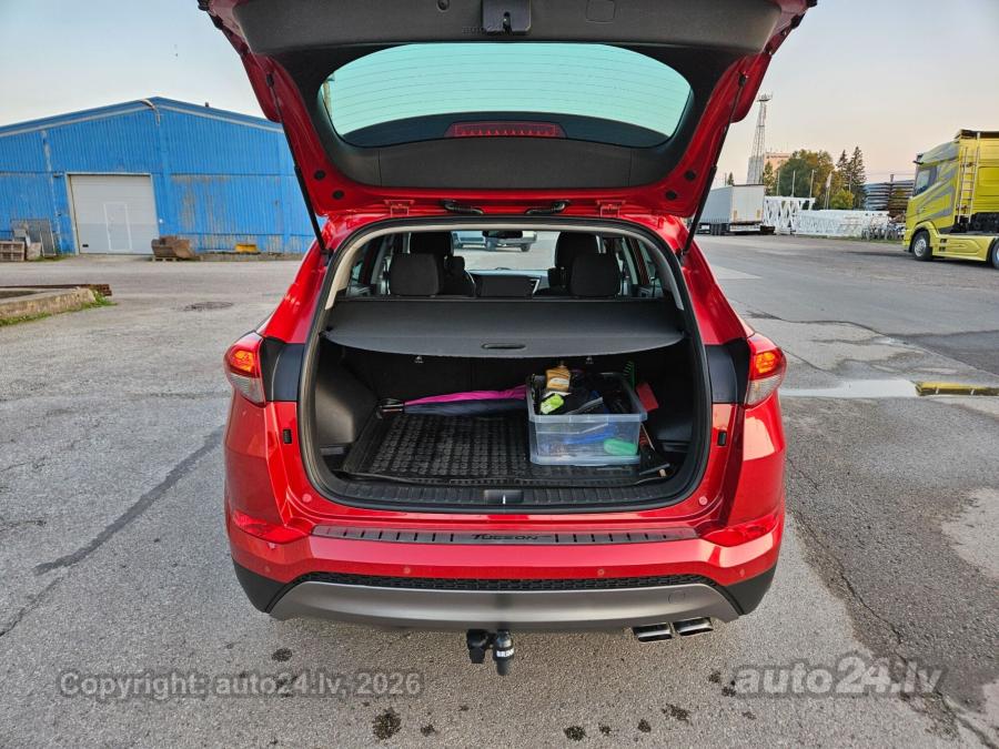 Red Hyundai Tucson 2018 in Tartu, with an engine capacity of 2.00 L and mileage of 193 thousand km for 17700 €, photo 10 on AUTOMOTO.COM.LV