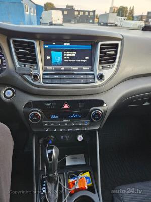 Red Hyundai Tucson 2018 in Tartu, with an engine capacity of 2.00 L and mileage of 193 thousand km for 17700 €, photo 13 on AUTOMOTO.COM.LV