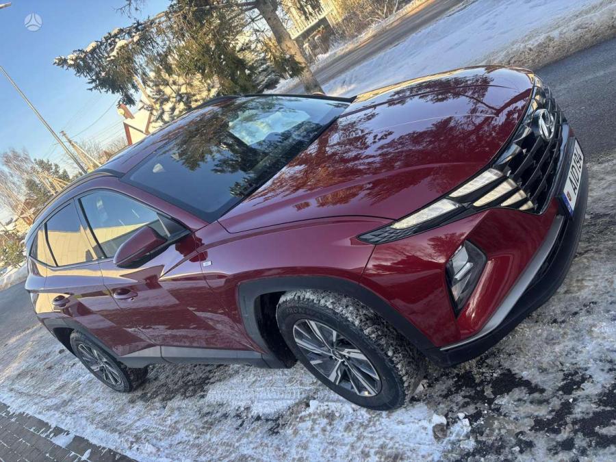 Red Hyundai Tucson 2022 in Vilnius, with an engine capacity of 1.60 L and mileage of 179 thousand km for 17400 €, photo 2 on AUTOMOTO.COM.LV