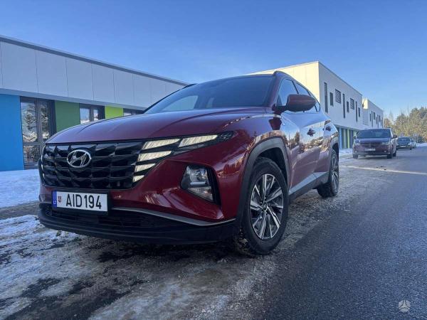 Red Hyundai Tucson 2022 in Vilnius, with an engine capacity of 1.60 L and mileage of 179 thousand km for 17400 €, photo 3 on AUTOMOTO.COM.LV