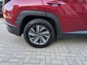 Sarkans Hyundai Tucson 2022 Rīga, ar dzinēja tilpumu 1.60 L un nobraukumu 85 tūkst. km par 21990 €, foto 8 vietnē AUTOMOTO.COM.LV