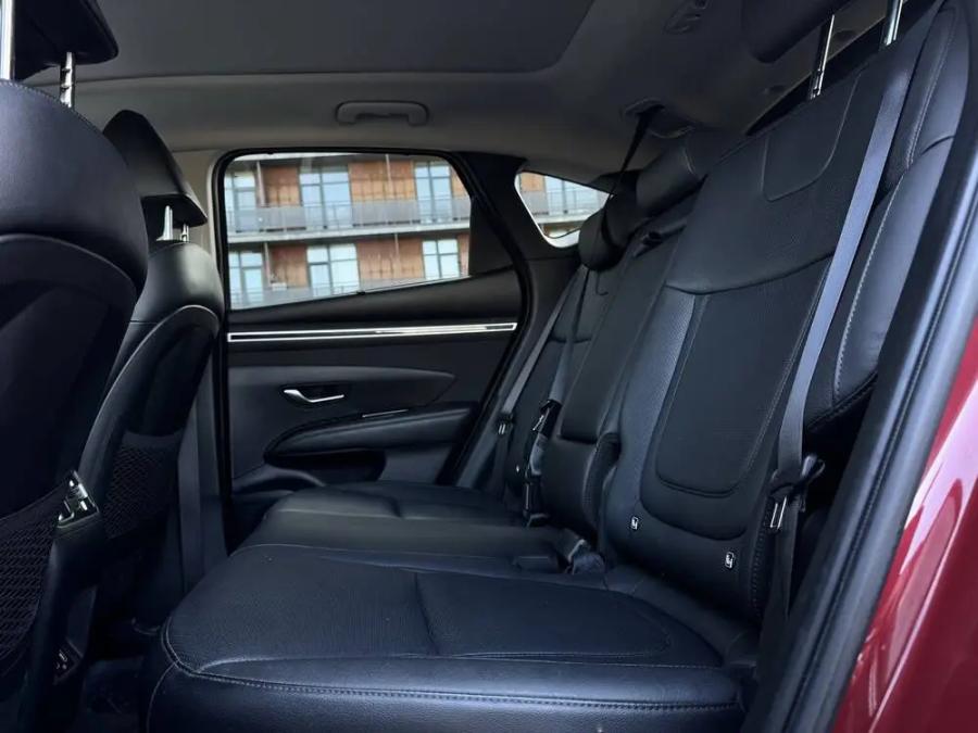 Sarkans Hyundai Tucson 2022 Rīga, ar dzinēja tilpumu 1.60 L un nobraukumu 85 tūkst. km par 21990 €, foto 12 vietnē AUTOMOTO.COM.LV
