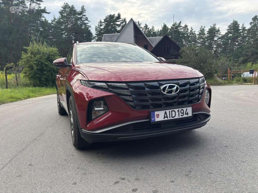 Red Hyundai Tucson 2022 in Vilnius, with an engine capacity of 1.60 L and mileage of 180 thousand km for 16500 €, photo 1 on AUTOMOTO.COM.LV