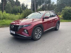 Red Hyundai Tucson 2022 in Vilnius, with an engine capacity of 1.60 L and mileage of 180 thousand km for 16500 €, photo 3 on AUTOMOTO.COM.LV