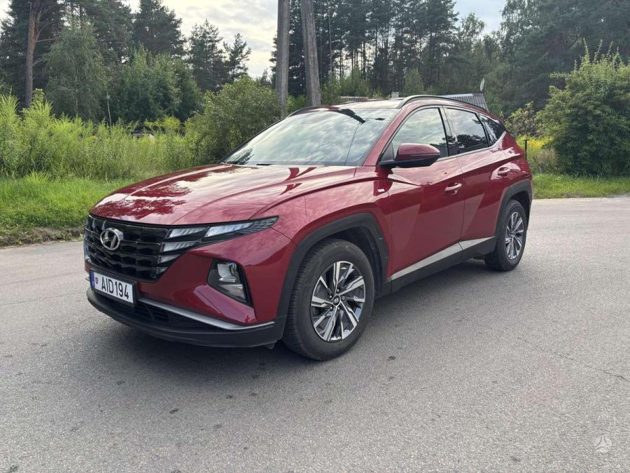 Red Hyundai Tucson 2022 in Vilnius, with an engine capacity of 1.60 L and mileage of 180 thousand km for 16500 €, photo 3 on AUTOMOTO.COM.LV