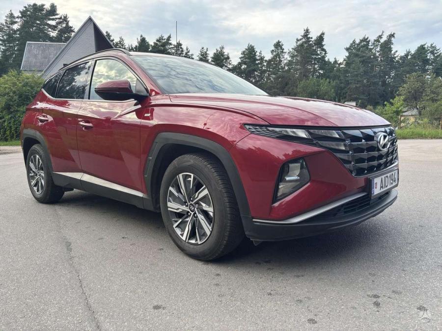Red Hyundai Tucson 2022 in Vilnius, with an engine capacity of 1.60 L and mileage of 180 thousand km for 16500 €, photo 4 on AUTOMOTO.COM.LV