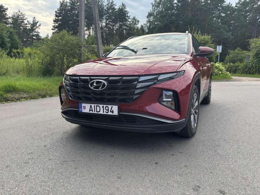 Red Hyundai Tucson 2022 in Vilnius, with an engine capacity of 1.60 L and mileage of 180 thousand km for 16500 €, photo 5 on AUTOMOTO.COM.LV