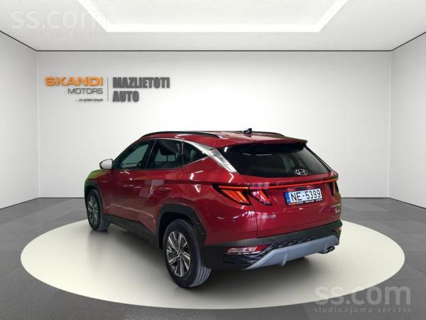 Red Hyundai Tucson 2022 in Riga, with an engine capacity of 1.60 L and mileage of 42 thousand km for 26490 €, photo 5 on AUTOMOTO.COM.LV