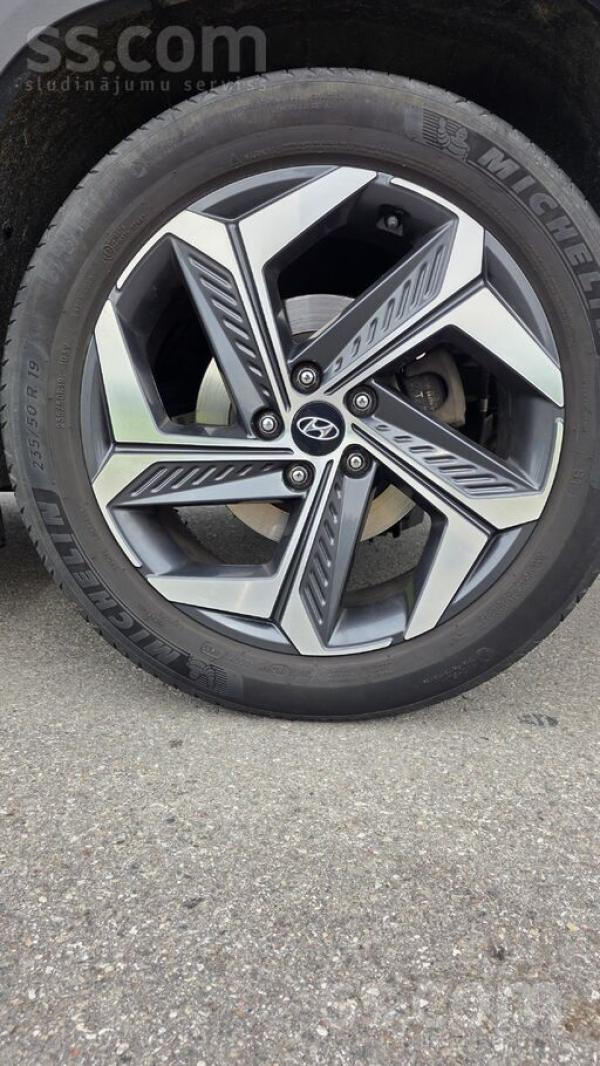 Sarkans Hyundai Tucson 2023 Rīga, ar dzinēja tilpumu 1.60 L un nobraukumu 78 tūkst. km par 24500 €, foto 5 vietnē AUTOMOTO.COM.LV