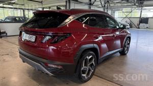 Red Hyundai Tucson 2023 in Riga, with an engine capacity of 1.60 L and mileage of 53 thousand km for 25500 €, photo 5 on AUTOMOTO.COM.LV