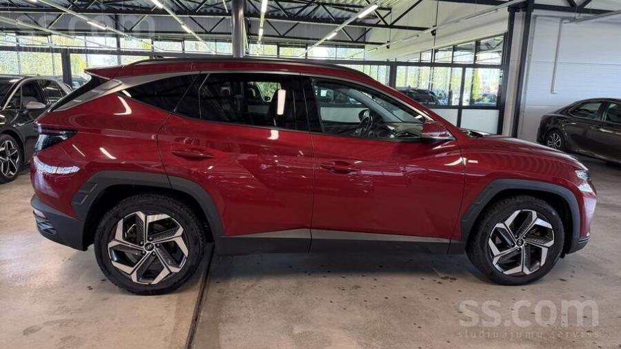 Red Hyundai Tucson 2023 in Riga, with an engine capacity of 1.60 L and mileage of 53 thousand km for 25500 €, photo 6 on AUTOMOTO.COM.LV