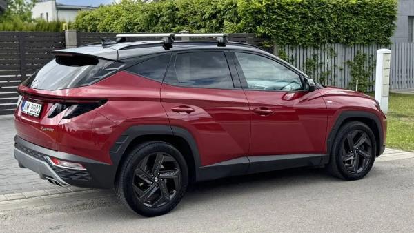 Red Hyundai Tucson 2023 in Riga, with an engine capacity of 1.60 L and mileage of 88 thousand km for 23950 €, photo 4 on AUTOMOTO.COM.LV