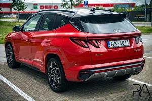 Red Hyundai Tucson 2023 in Riga, with an engine capacity of 1.60 L and mileage of 104 thousand km for 21990 €, photo 4 on AUTOMOTO.COM.LV