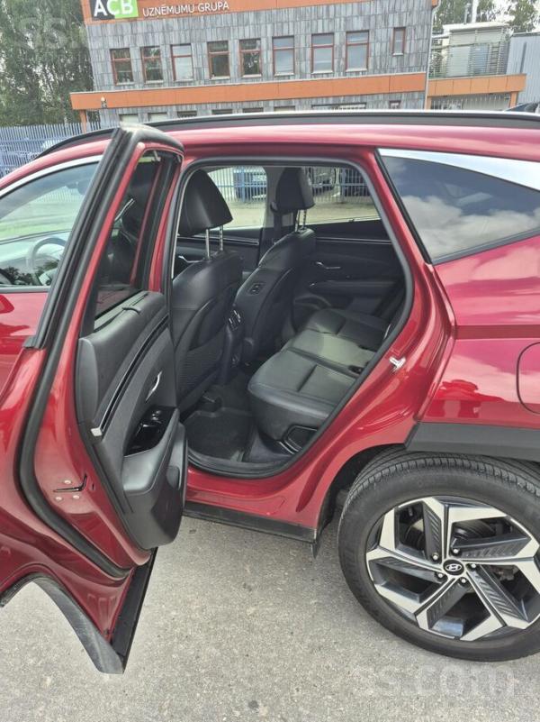 Red Hyundai Tucson 2023 in Riga, with an engine capacity of 1.60 L and mileage of 44 thousand km for 24900 €, photo 6 on AUTOMOTO.COM.LV