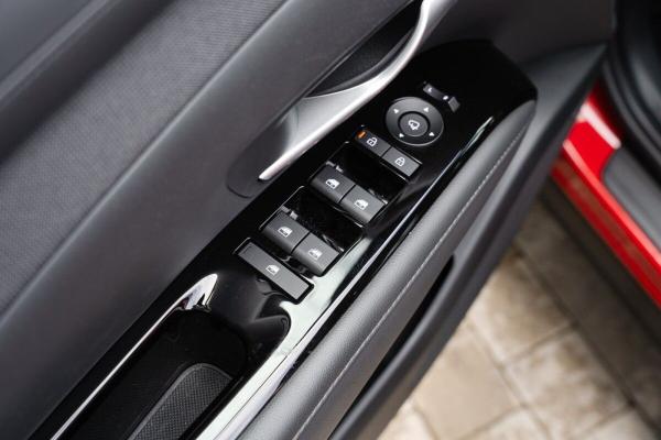 Sarkans Hyundai Tucson 2025 Mārupe, ar dzinēja tilpumu 1.60 L un nobraukumu 6 tūkst. km par 31300 €, foto 7 vietnē AUTOMOTO.COM.LV