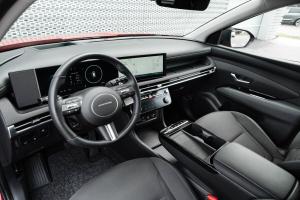 Sarkans Hyundai Tucson 2025 Mārupe, ar dzinēja tilpumu 1.60 L un nobraukumu 6 tūkst. km par 31300 €, foto 10 vietnē AUTOMOTO.COM.LV