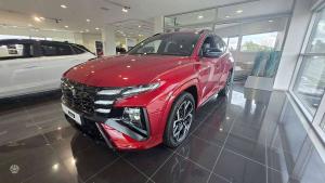 Sarkans Hyundai Tucson 2026 Kauņa, ar dzinēja tilpumu 1.60 L un nobraukumu 0 tūkst. km par 38999 €, foto  vietnē AUTOMOTO.COM.LV