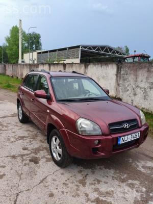 Red Hyundai Tucson 2004 in Daugavpils, with an engine capacity of 2.00 L and mileage of 299 thousand km for 2200 €, photo  on AUTOMOTO.COM.LV