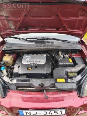 Red Hyundai Tucson 2004 in Daugavpils, with an engine capacity of 2.00 L and mileage of 299 thousand km for 2200 €, photo 4 on AUTOMOTO.COM.LV