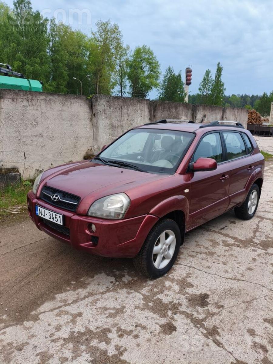 Red Hyundai Tucson 2004 in Daugavpils, with an engine capacity of 2.00 L and mileage of 299 thousand km for 2200 €, photo 9 on AUTOMOTO.COM.LV