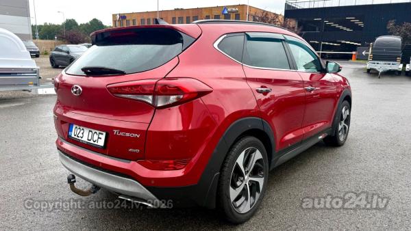 Red Hyundai Tucson 2017 in Tallinn, with an engine capacity of 1.60 L and mileage of 115 thousand km for 13900 €, photo 8 on AUTOMOTO.COM.LV