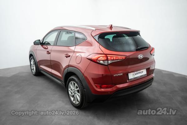 Red Hyundai Tucson 2017 in Tallinn, with an engine capacity of 1.70 L and mileage of 257 thousand km for 10999 €, photo 8 on AUTOMOTO.COM.LV