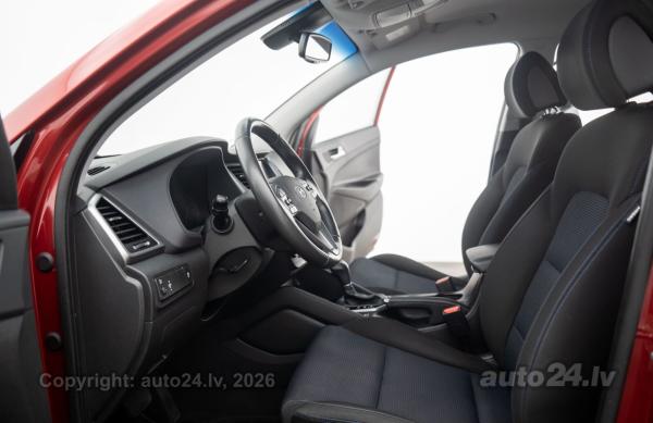 Red Hyundai Tucson 2017 in Tallinn, with an engine capacity of 1.70 L and mileage of 257 thousand km for 10999 €, photo 9 on AUTOMOTO.COM.LV