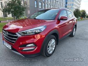 Red Hyundai Tucson 2018 in Tallinn, with an engine capacity of 1.70 L and mileage of 167 thousand km for 12900 €, photo 3 on AUTOMOTO.COM.LV