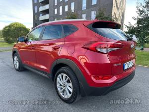 Red Hyundai Tucson 2018 in Tallinn, with an engine capacity of 1.70 L and mileage of 167 thousand km for 12900 €, photo 4 on AUTOMOTO.COM.LV