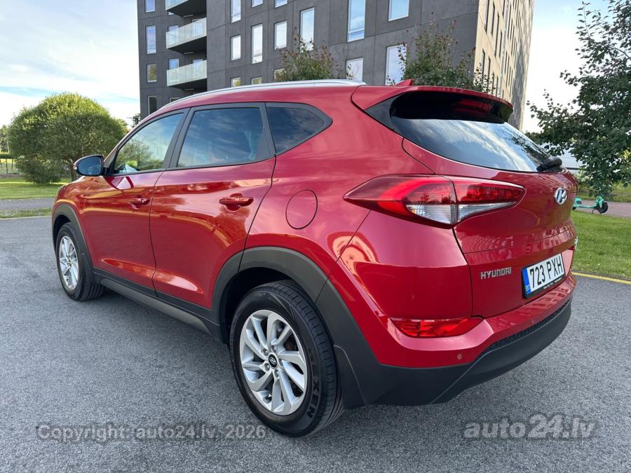 Red Hyundai Tucson 2018 in Tallinn, with an engine capacity of 1.70 L and mileage of 167 thousand km for 12900 €, photo 4 on AUTOMOTO.COM.LV
