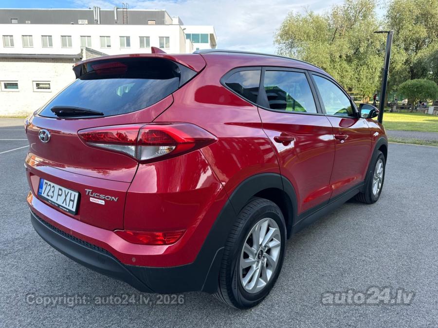 Red Hyundai Tucson 2018 in Tallinn, with an engine capacity of 1.70 L and mileage of 167 thousand km for 12900 €, photo 5 on AUTOMOTO.COM.LV