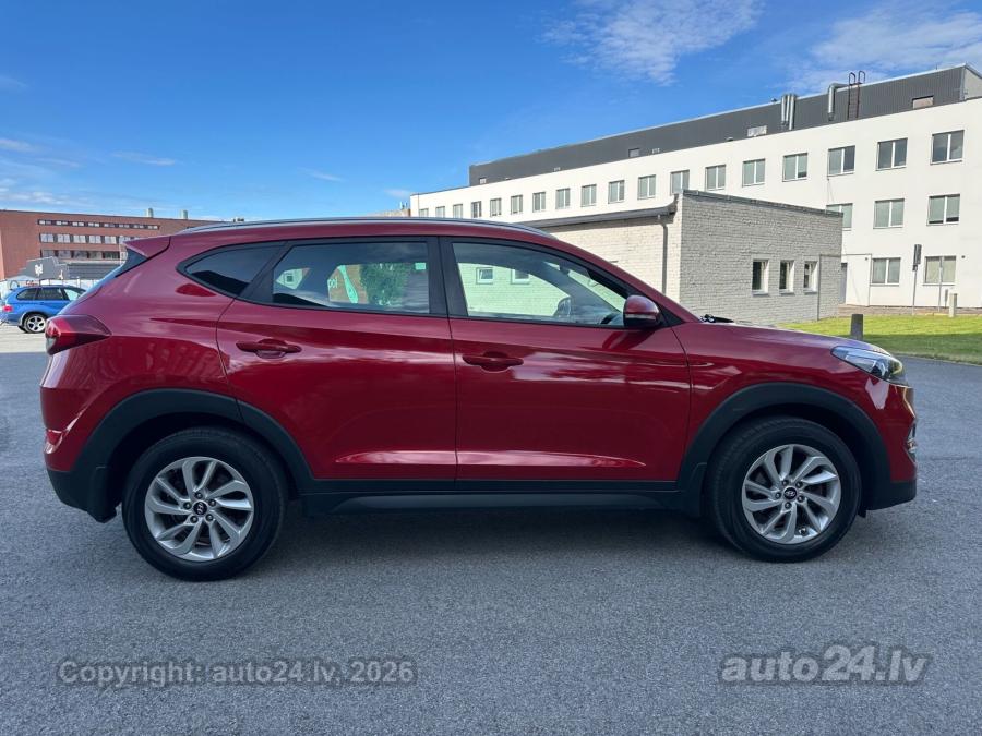 Red Hyundai Tucson 2018 in Tallinn, with an engine capacity of 1.70 L and mileage of 167 thousand km for 12900 €, photo 7 on AUTOMOTO.COM.LV