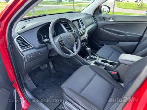 Red Hyundai Tucson 2018 in Tallinn, with an engine capacity of 1.70 L and mileage of 167 thousand km for 12900 €, photo 8 on AUTOMOTO.COM.LV