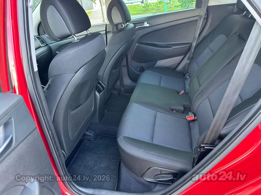 Red Hyundai Tucson 2018 in Tallinn, with an engine capacity of 1.70 L and mileage of 167 thousand km for 12900 €, photo 13 on AUTOMOTO.COM.LV