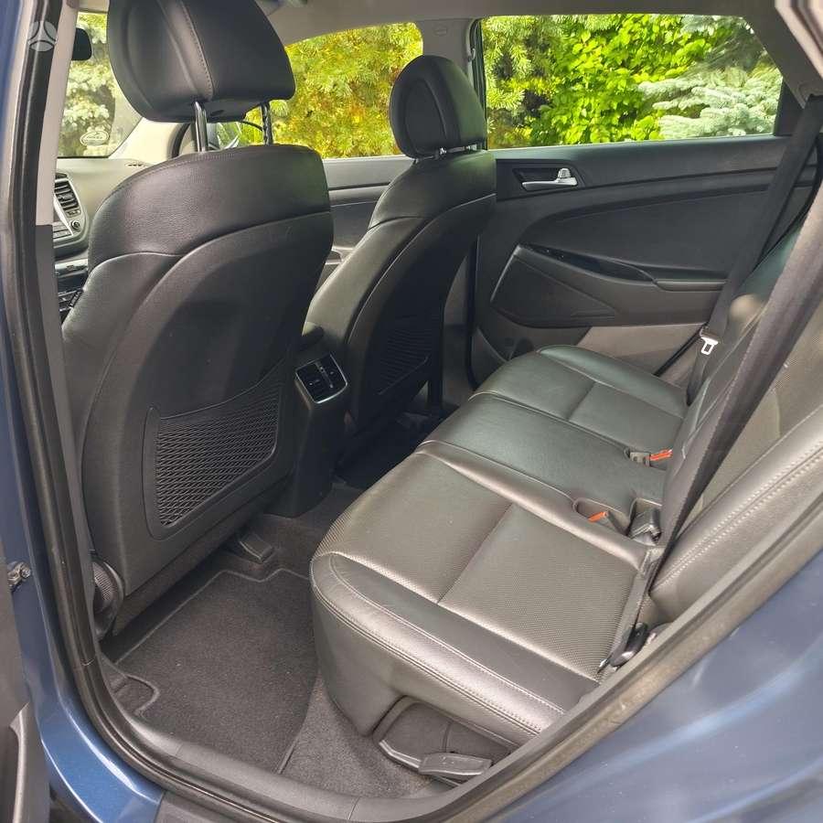 Violet Hyundai Tucson 2018 in Utena, with an engine capacity of 2.00 L and mileage of 191 thousand km for 12200 €, photo 8 on AUTOMOTO.COM.LV