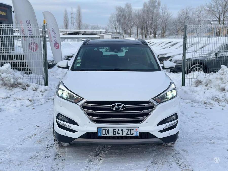 White Hyundai Tucson 2015 in Klaipeda, with an engine capacity of 1.69 L and mileage of 126 thousand km for 12999 €, photo 5 on AUTOMOTO.COM.LV