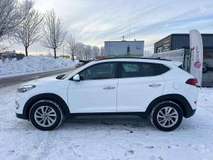White Hyundai Tucson 2015 in Klaipeda, with an engine capacity of 1.69 L and mileage of 126 thousand km for 12999 €, photo 9 on AUTOMOTO.COM.LV