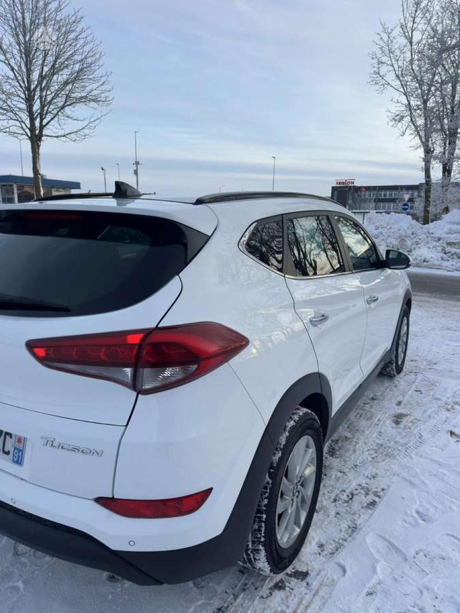 White Hyundai Tucson 2015 in Klaipeda, with an engine capacity of 1.69 L and mileage of 126 thousand km for 12999 €, photo 13 on AUTOMOTO.COM.LV