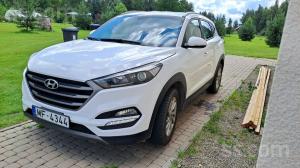 White Hyundai Tucson 2015 in Liepaja, with an engine capacity of 1.70 L and mileage of 234 thousand km for 8900 €, photo 4 on AUTOMOTO.COM.LV