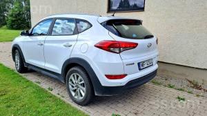 White Hyundai Tucson 2015 in Liepaja, with an engine capacity of 1.70 L and mileage of 234 thousand km for 8900 €, photo 5 on AUTOMOTO.COM.LV