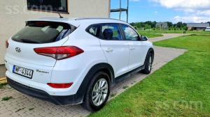White Hyundai Tucson 2015 in Liepaja, with an engine capacity of 1.70 L and mileage of 234 thousand km for 8900 €, photo 6 on AUTOMOTO.COM.LV