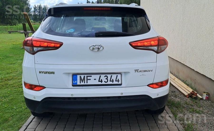 White Hyundai Tucson 2015 in Liepaja, with an engine capacity of 1.70 L and mileage of 234 thousand km for 8900 €, photo 7 on AUTOMOTO.COM.LV