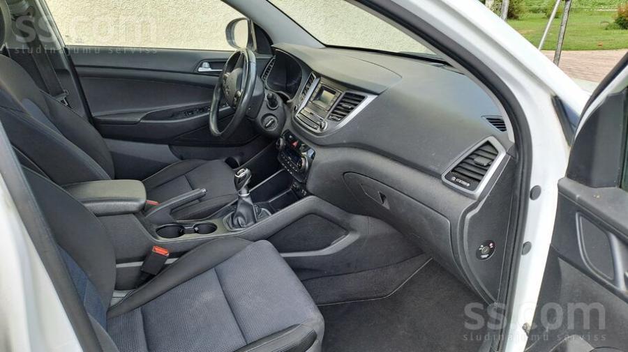 White Hyundai Tucson 2015 in Liepaja, with an engine capacity of 1.70 L and mileage of 234 thousand km for 8900 €, photo 9 on AUTOMOTO.COM.LV