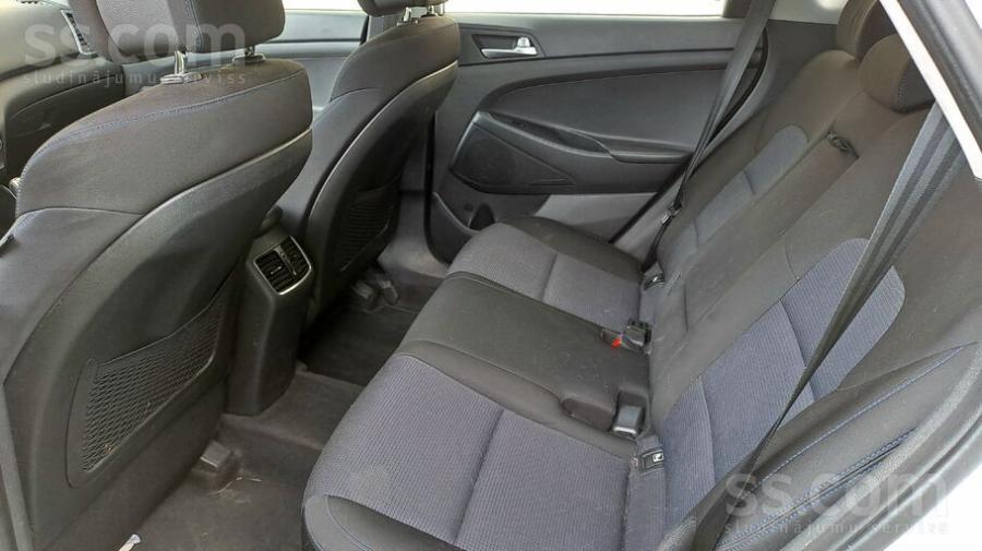 White Hyundai Tucson 2015 in Liepaja, with an engine capacity of 1.70 L and mileage of 234 thousand km for 8900 €, photo 10 on AUTOMOTO.COM.LV
