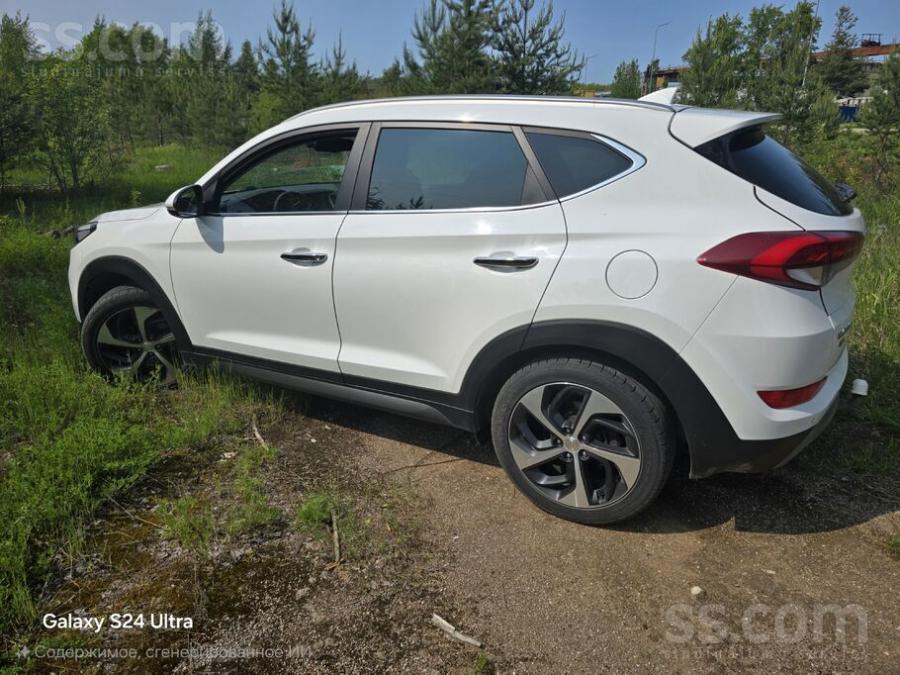 White Hyundai Tucson 2016 in Daugavpils, with an engine capacity of 2.00 L and mileage of 198 thousand km for 13330 €, photo 2 on AUTOMOTO.COM.LV