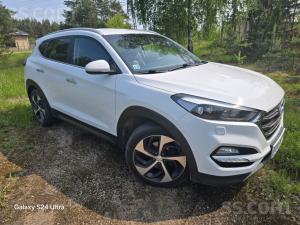 White Hyundai Tucson 2016 in Daugavpils, with an engine capacity of 2.00 L and mileage of 198 thousand km for 13330 €, photo 14 on AUTOMOTO.COM.LV