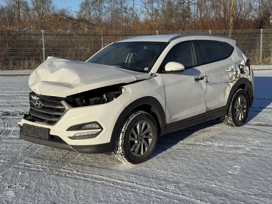 Balts Hyundai Tucson 2016 Marijampole, ar dzinēja tilpumu 1.59 L un nobraukumu 135 tūkst. km par 3600 €, foto 1 vietnē AUTOMOTO.COM.LV
