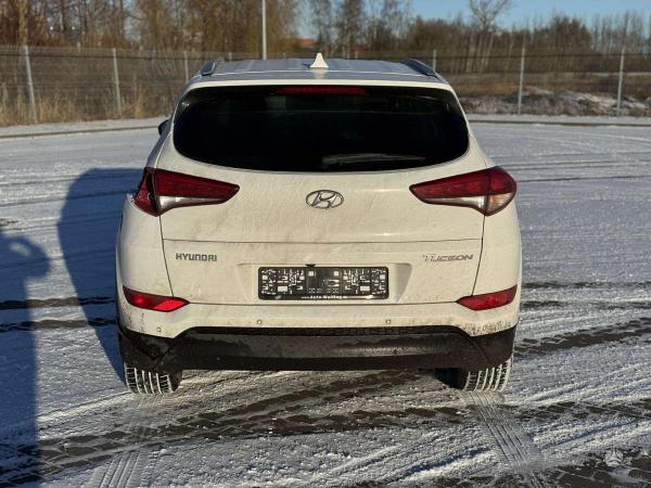 Balts Hyundai Tucson 2016 Marijampole, ar dzinēja tilpumu 1.59 L un nobraukumu 135 tūkst. km par 3600 €, foto 4 vietnē AUTOMOTO.COM.LV